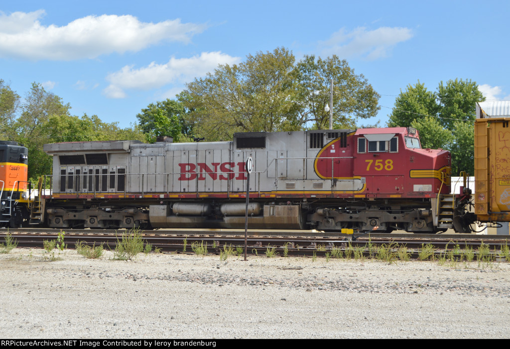 BNSF 758